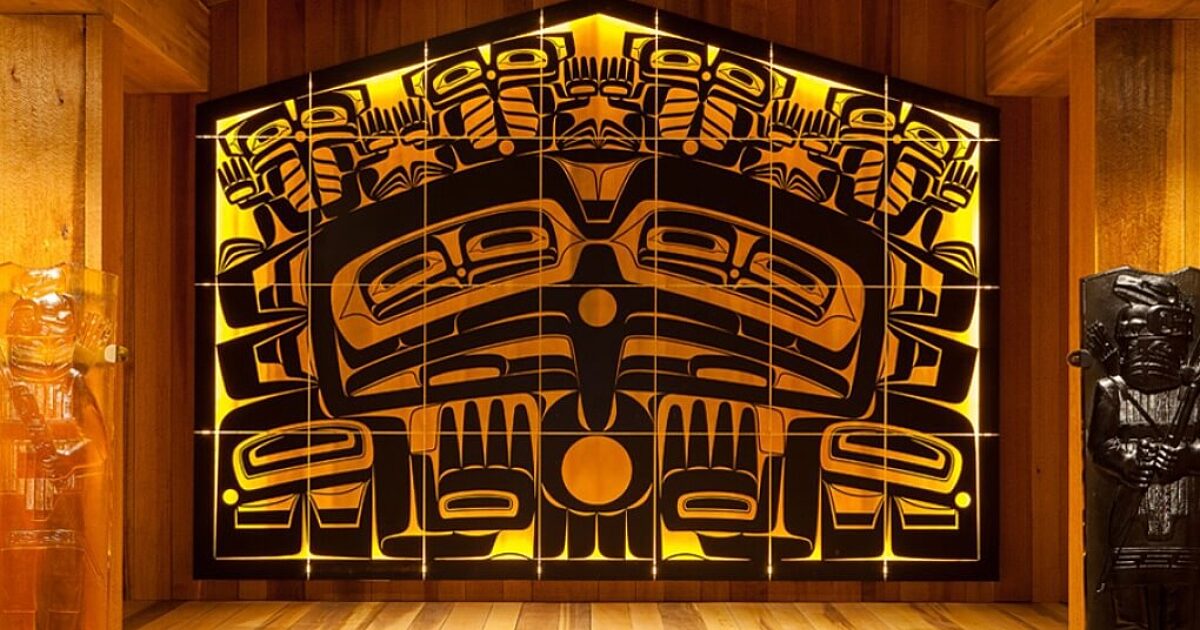 Glass Clan House Screen With Posts | Preston Singletary